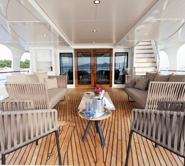 Yacht ROBBIE BOBBY, Lynx Yachts | CHARTERWORLD Luxury Superyacht Charters